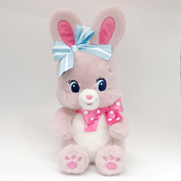 サイズ：約W:12cm H:24cm D:13cm長いお耳とバランスの取れたフォルムが印象的なリバニー。やわらかな素材感と、美しく整った縫製で上品に仕上げました。艶のあるプラスチックアイがきらきらと輝き、見る角度によってさまざまな表情を楽し...