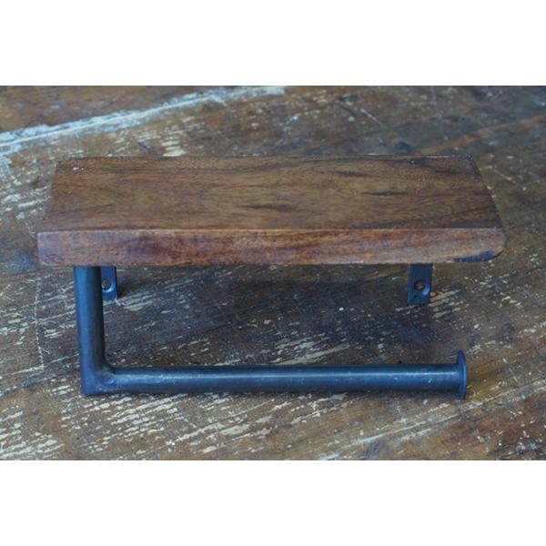 商品名：　ウッドシェルフペーパーホルダー シングル 　64510サイズ：約W20.5×D9×H9.5cm材質：アイアン、マンゴーウッド●ビスなし●色ムラ・塗装のはがれ・キズ・カケ・ゆがみ・凸凹等があります●ハンドワークのため同じ商品でも若干...