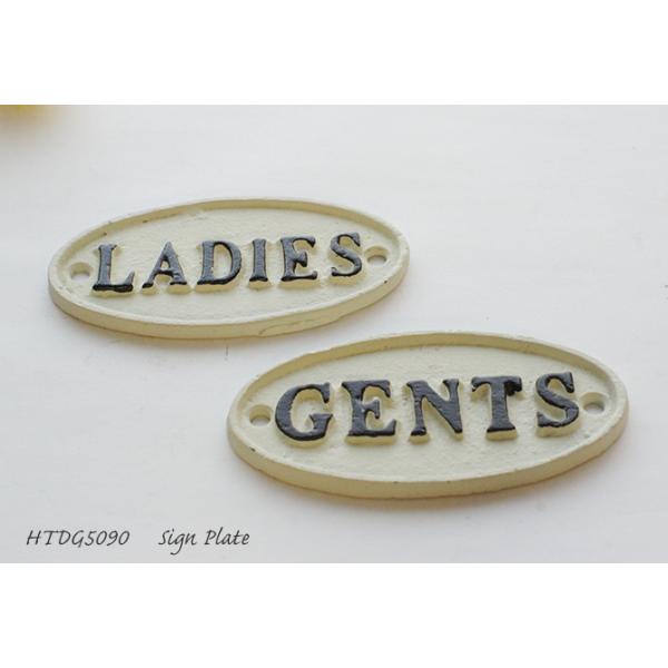 ドアサイン プレート 商品名：　ドアサイン プレート　HTDG5090サイズ：約W10×H5cm●材質：アイアン●色ムラ、塗装のはがれ、こすりキズ、凸凹があります●【GENTS】はTの部分にインクがはみ出ています●表示サイズには若干の誤差が...