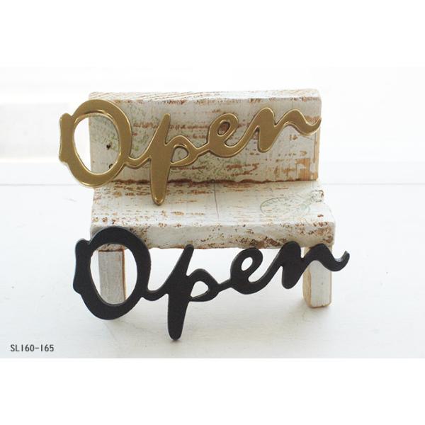 オープンサイン 真鍮ドアサイン プレート商品名：　Openサインサイズ：約W105×H40mm●材質：真鍮・アンティーク調●塗装の剥がれ、色むら、キズ、表面のざらつきや凸凹、カケがあり仕上がりに個体差があります●表示サイズには若干の誤差があ...