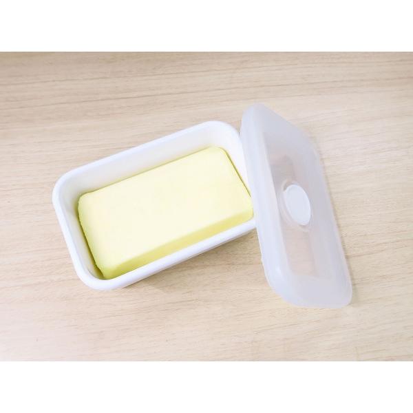 鮮度保持 お手入れ簡単 匂いがつきにくい 酸や塩にも強いなどのメリット満載の保存容器です。つるりとした陶器のような質感なので、食卓にも登場できる上級感。保存・テーブルへと使用範囲の広いアイテムです。市販のバター200ｇが入ります。蓋は二重パ...