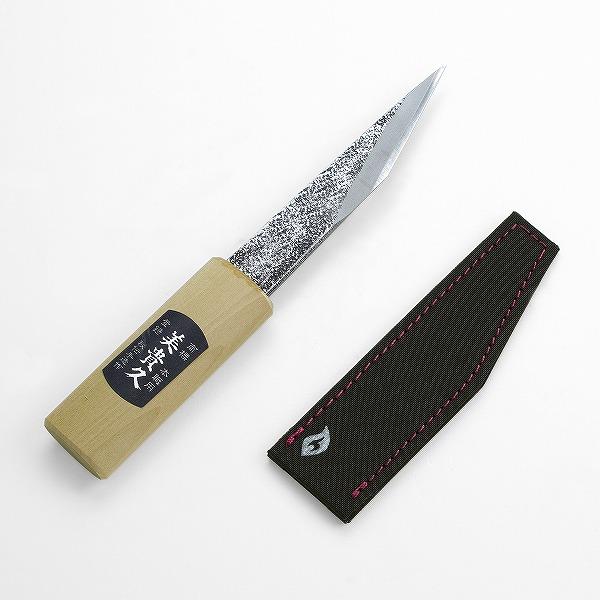 製品仕様■サイズ：本体 全長約235mm 鞘含む全長約250mm刃部 刃渡り約135mm 刃幅約25mm(最大) 刃厚約3mm柄部 長さ約100mm 幅約35mm 厚み約20mm木鞘 長さ約153mm 幅約35mm 厚み約20mm■重量 ：...