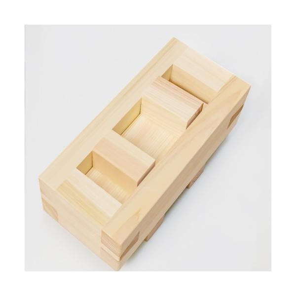 プロが使う業務用の商品です。金属の釘は一切使っていません。型に材料を入れて上から蓋でグッと押すだけ。ご家庭でも簡単に押し寿司が作れます。■サイズ：内寸 約18×5.5×H5cm/外寸 約24×11.5cm■材質：檜（ひのき）※こちらの商品は...