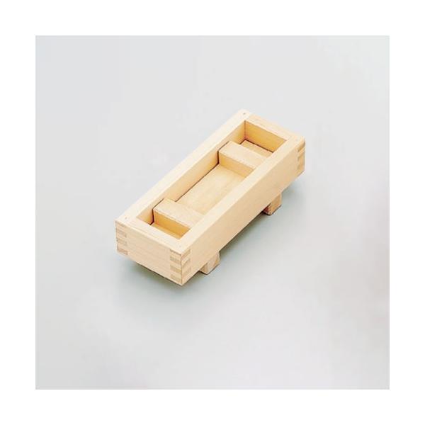 プロが使う業務用の商品です。金属の釘は一切使っていません。型に材料を入れて上から蓋でグッと押すだけ。ご家庭でも簡単に押し寿司が作れます。■サイズ：内寸 約24×7.1×H6cm■材質：檜（ひのき）※こちらの商品はメーカー直送品の為、代引き不...