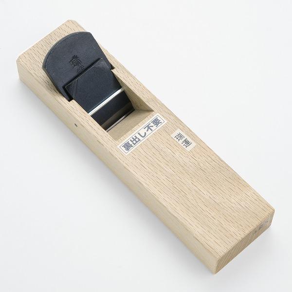製品仕様■サイズ：鉋台：台寸210mm(7寸) 台巾57mm 台厚27mm鉋身：身幅42mm 刃先39mm 身丈70mm■材質：鉋身 鋼 特殊粉末鋼(HAP40)、地金 極軟鉄鉋台 白樫 柾目■仕込み勾配：8分(38°）■刃先角：26〜27...