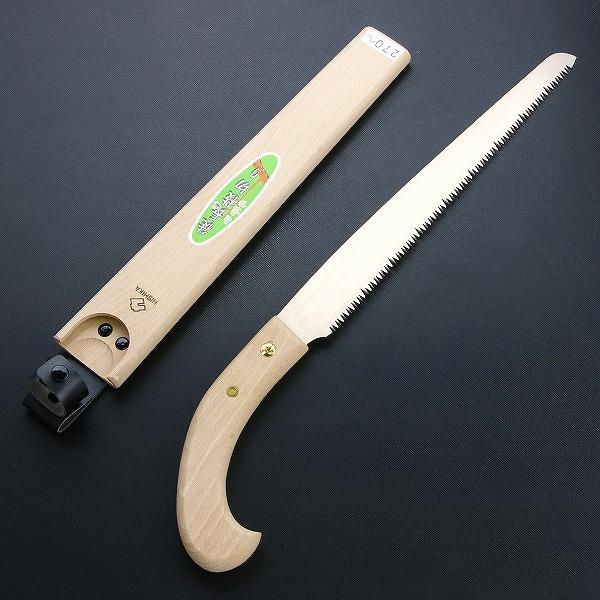 製品仕様■サイズ：刃渡り270mm■用途：植木や果樹剪定■挽目：縦挽・横挽・斜め■製造：日本製■特徴：軽い挽き心地を実現！徒長枝から太枝まで適応する新形状刃の鋸です。一定間隔ごとに刃底を深く切り込み、上目角度を変えた不等ピッチ目立てを施した...