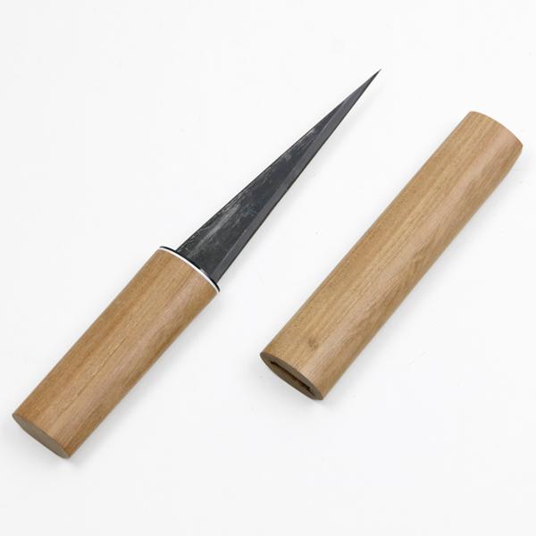 製品仕様■サイズ：本体 全長約235mm 鞘含む全長約255mm刃部 刃渡り約135mm 刃幅約25mm(最大) 刃厚約3mm柄部 長さ約100mm 幅約20mm 厚み約35mm■重量：本体約80g 鞘含む約130g■材質：切刃 高級刃物鋼...