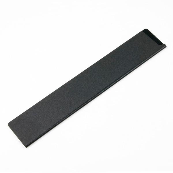 製品仕様■サイズ：全長約310mm幅約55mm 厚み約5mm■重量：約53g■材質：プラスチック■収納数：1■収納可能包丁：出刃包丁以外■特徴：・料理人の要望から生まれたナイフスリーブ。・高品質な包丁を持ち運ぶの最適な機能を備えています。・...