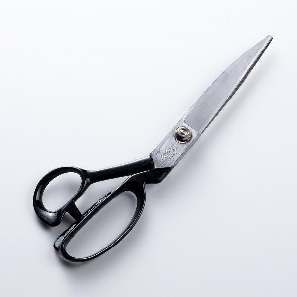 製品仕様■サイズ：全長 約260mm 刃渡り 約115mm■重量：本体約260g■材質：白紙鋼■研ぎ・修理：当店にお送り頂くと製造元にて研ぎ直し・修理も承ります。※但し、有料となります。詳しくをお問合せ下さい。■注意：切れ味を維持するため下...