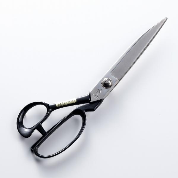 プロの方はもちろん、趣味を極めたい方にもお使い頂きたい手造りの最高級品です。薄手の布からカーペットなどの厚い生地、そして従来品では綺麗に切断しにくい化学繊維・ゴム・皮・クロス・ジーンズにも使用できる万能タイプです。ステンレス合金でサビに強く...