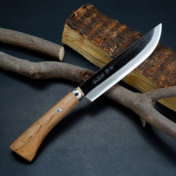 製品仕様■サイズ：全長約335mm刃部 刃渡り約180mm 刃幅約35mm(刃元) 刃厚約5mm柄部 長さ約150mm 厚み約24mm 幅約40mm■重量：本体約250g 鞘含む約275g■材質：刃 青紙鋼■刃の形状：両刃■刃の仕上げ：黒打...