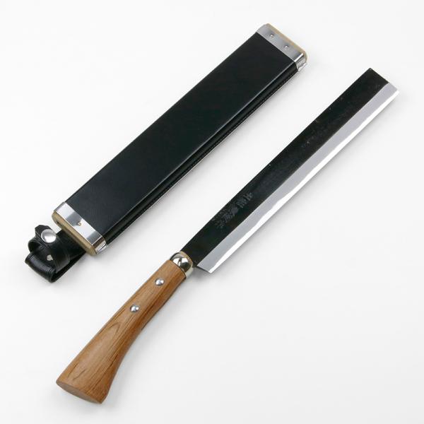 製品仕様■サイズ：全長約395mm 鞘入全長約420mm刃部 刃渡り約240mm 刃幅約36mm 刃厚約5mm柄部 長さ約145mm 幅約42mm 厚み約24mm鞘 長さ約330mm 幅約50mm 厚み約20mm※ベルト通し含む■重量：本体...