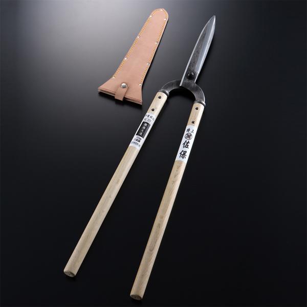 製品仕様■サイズ：全長760mm刃部 刃渡り195mm 刃幅33mm 刃厚4.5mm柄部 長さ510mm■重量：1060g■材質：白紙鋼■止め：なし■付属品：ケース付き■製造：日本製■特徴：長年引き継がれた伝統技術により、丹念に仕上げました...