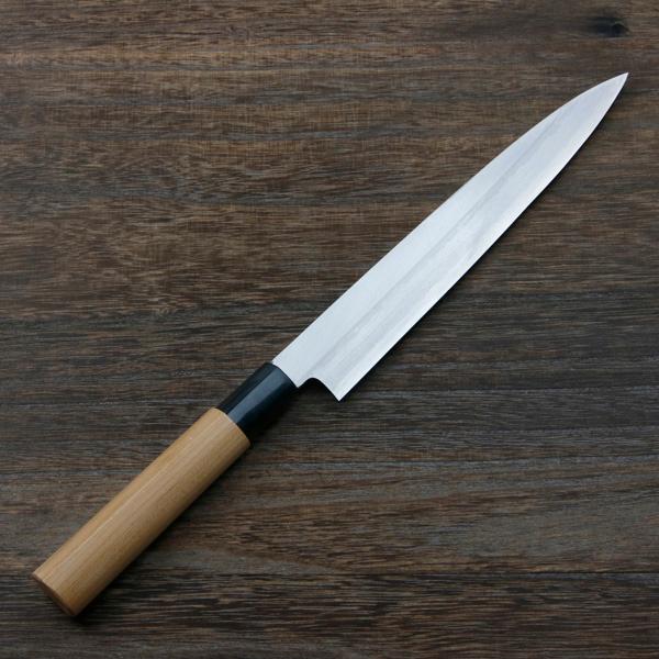 製品仕様■サイズ：全長約340mm刃部 刃渡り約210mm 刃幅約32mm(刃元) 刃厚約3.5mm柄部 長さ約126mm 幅約24mm(最大) 厚み約19.3mm■重量：約113g■材質：刃部 切刃 青紙2号柄部 桜口輪 プラスチック■刃...