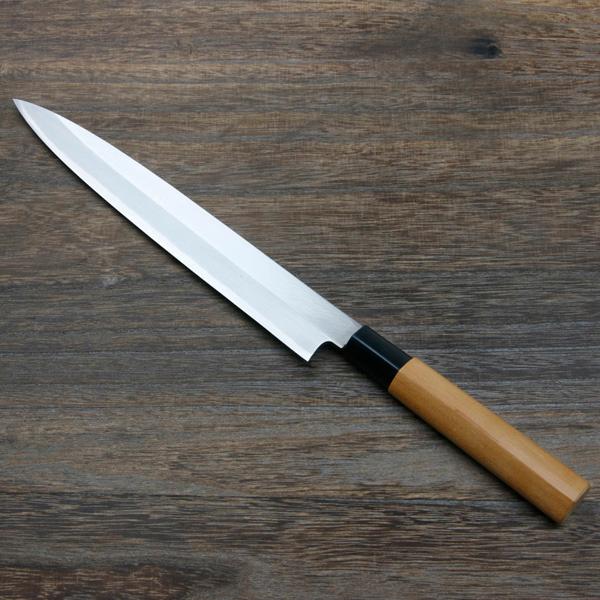 製品仕様■サイズ：全長約377mm刃部 刃渡り約240mm 刃幅約33mm(刃元) 刃厚約3.7mm柄部 長さ約133mm 幅約23.8mm(最大) 厚み約19.7mm■重量：約152g■材質：刃部 切刃 白紙2号柄部 桜口輪 プラスチック...