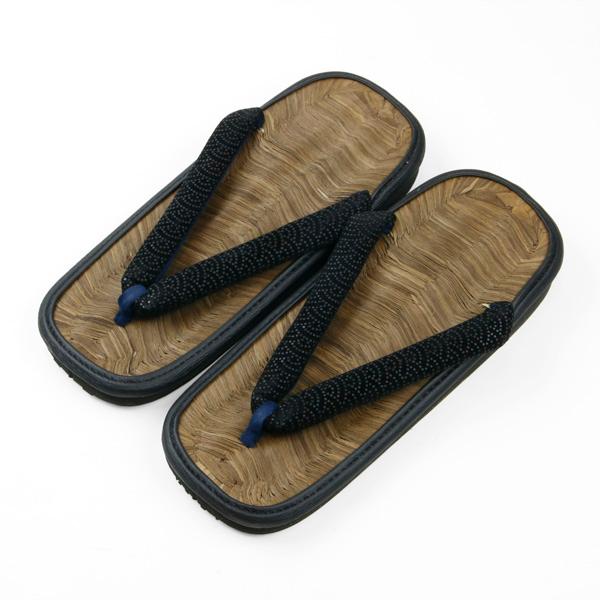 製品仕様■サイズ：全長9寸(27.5cm) 幅約10.5cm 厚み約3.5cm■重量：約560g(両足)■材質：竹皮、ポリウレタン、タイヤゴム■カラー：鼻緒 紺■製造：日本製■訳アリ理由：長期在庫品■特徴：山形県・寒河江の職人が一つひとつ手...