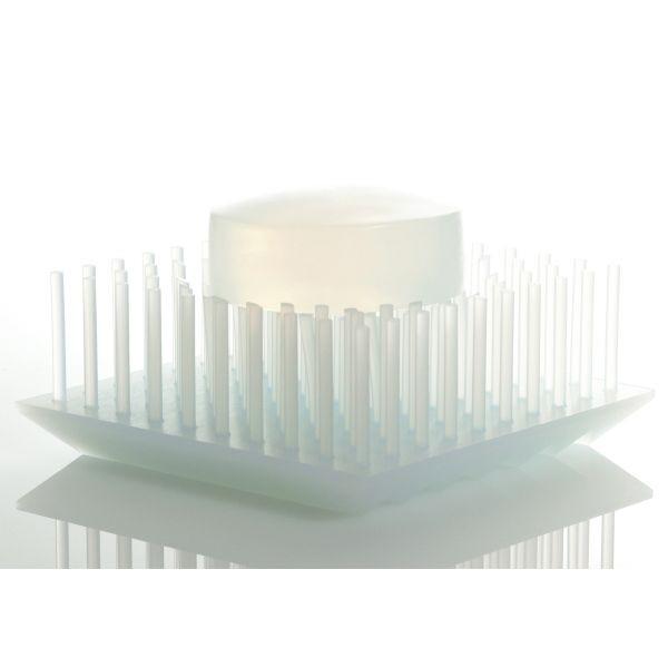 ツンツンとした柔らかな100本の突起が優しく石鹸を支えるソープディッシュ！濡れた石鹸を置いても水切れが良くて乾きが早く、石鹸が長持ちするので化粧石鹸に最適です。しなやかな100本の突起で支えるので、つかみにくい石鹸をしっかり手に取ることがで...