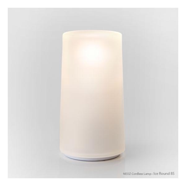 旅先での想い出をご自宅で！”NEOZ”Ice Round 851983年、Peter Ellis氏とAnne Gothe氏により設立されたのが、コードレスランプのパイオニアとして知られる”NEOZ（ネオス）”です。邪魔な配線コードが無いので...