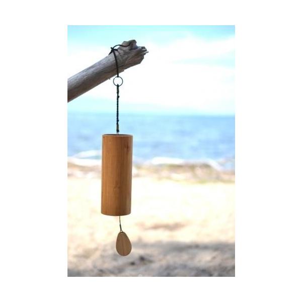 直径：6.3cm、高さ：16.5cm 、素材：竹 、原産国：フランス音階 GBDGBDGAコシ・チャイムは、高品質な独創性ある楽器です。ピレネー山脈の麓で手作りされ、商品それぞれに熟練の業が施されております。 ８個のコードが共鳴管の基部の金...