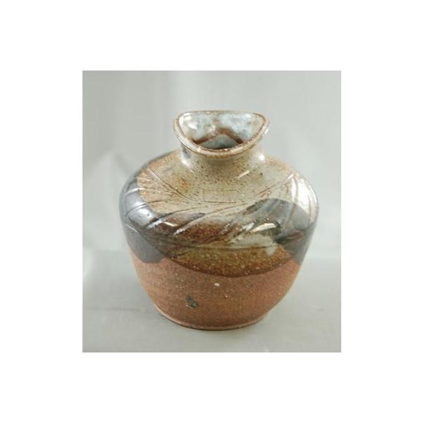 陶器を買うならここ！『花瓶』『コーヒーカップ』から『お茶碗』『湯飲み』まで幅広い品揃え！創業41年実績の陶芸さろん炎が陶芸家荒川明の作品から荒川明が目利きして仕入れた作家さんの作品まで当店でしか買えない陶器をお届けいたします。ギフト、還暦祝...