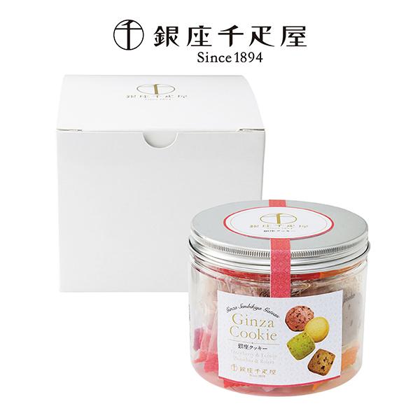 カラフルな見た目も楽しいひとくちサイズのクッキーは、さっくりとした食感とともに、上品なフルーツの香りが広がります