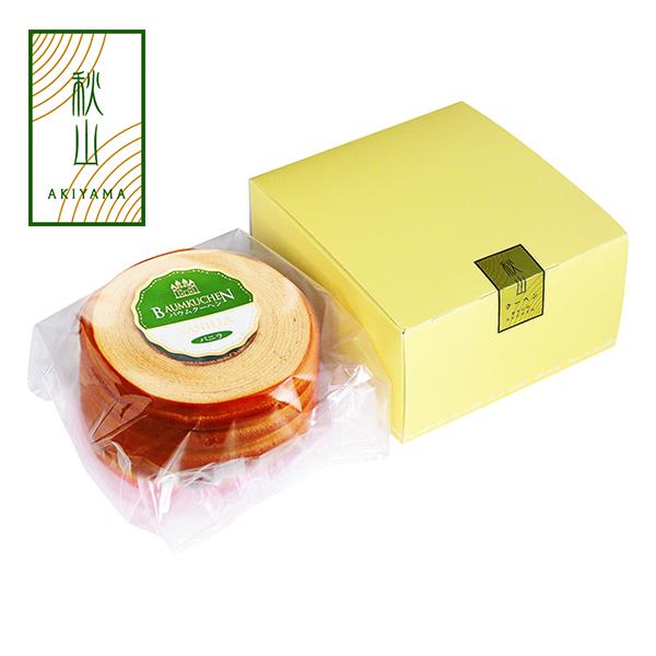 本場ドイツの伝統を受け継ぎ、丁寧に生地を重ねてどっしりと大きめに焼き上げました。バームクーヘンならではの、ほんのりとバニラが香る素朴な甘さが魅力。お好きな大きさにカットしてお召し上がりください。