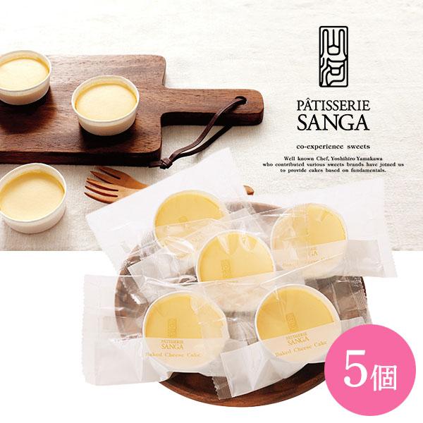 オーストラリア産クリームチーズを低温でじっくり焼きあげたベイクドチーズケーキは、濃厚でクリーミー。レモンのさわやかな風味が、後味をさっぱりしてくれます。