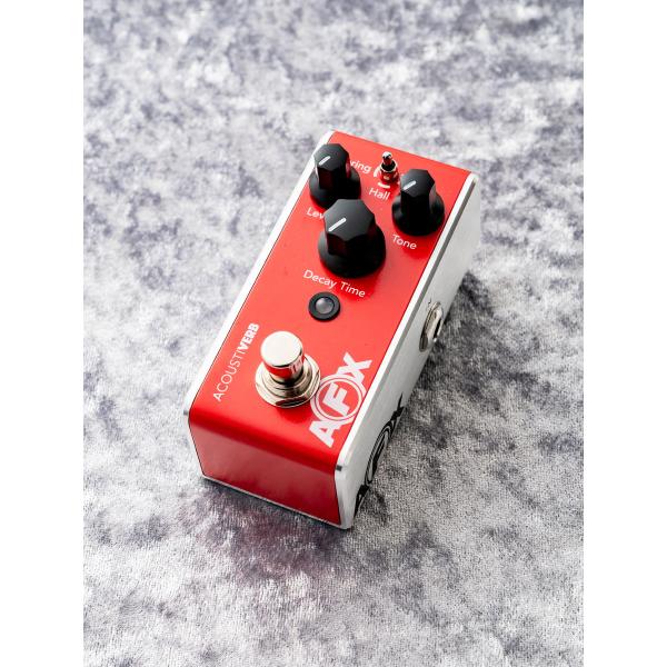 アコースティック楽器用にボイシングされたマルチリバーブペダル