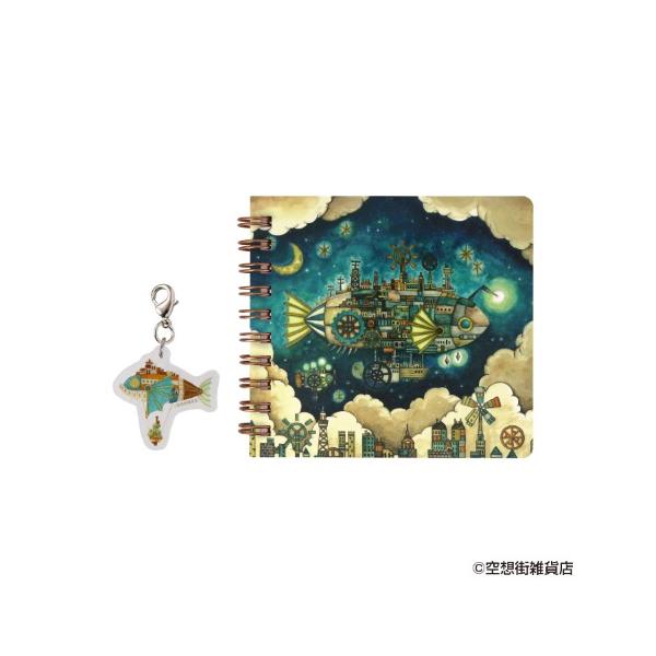 人気クリエイターのイラストを使ったチャーム付ミニノート！ミニサイズながら、本文は60枚でたっぷり書き込めます。チャームは外せるので、バッグやポーチなどに付け替えられる！