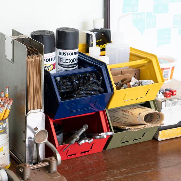 サイズ：H.130 W.170 D.280mm 関連ワード：赤 赤色 収納用品 積み重ねて使える小物入れ雑誌 『casa BRUTUS』掲載商品