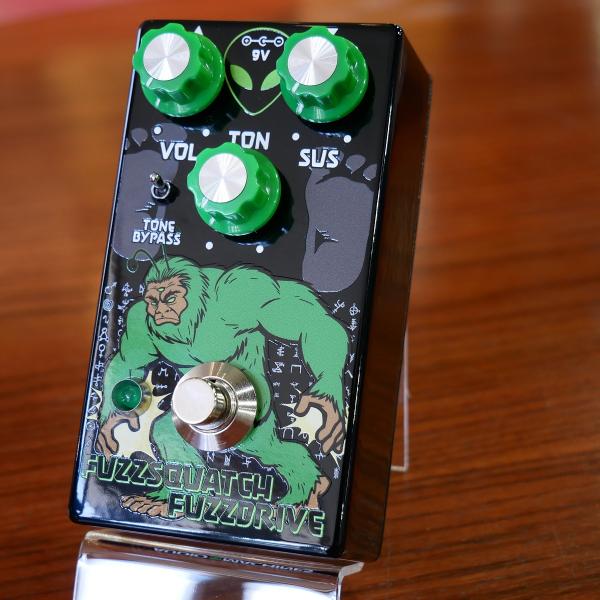 ビッグ・マフで出すディストーションサウンドとしてイメージする音がシンプルに出ます。本来TONEバイパススイッチをすることで発生する音量差(オフした時に物凄くボリュームが上がる)をこちらのペダルでは解消と現代的なアレンジも加えられています。扱...