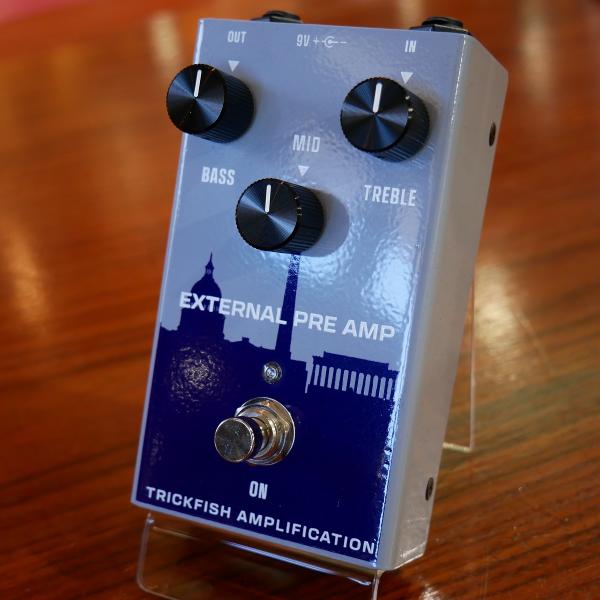 Trickfishの内蔵型プリアンプ Internal Pre Amp (IPA)をペダルサイズに落とし込んだのが External Pre Amp (EPA)です。低ノイズ、メーカー独自の帯域のシェルピングブースト・カットにより、ナチュラ...