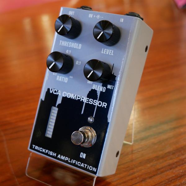 ナチュラルだけどしっかり効く。コンプレッサーは使いたいけど、コンプレッサー感が出ているのがイヤ…というBassmanも多いのではないでしょうか？コンプレッションを効かせながらもとてもナチュラル感が損なわれないこの感じ。薄く掛けるとまさにオン...