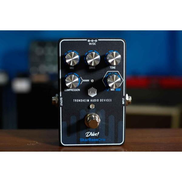 Trondheim Audio Devices社はプロデューサー、ジョン・トレ・ドンブによって設立したノルウェーのペダルメーカーです。プロデューサーとしてスタジオで仕事をこなしていた当時、顧客からライブでスタジオクオリティのベース・サウンド...