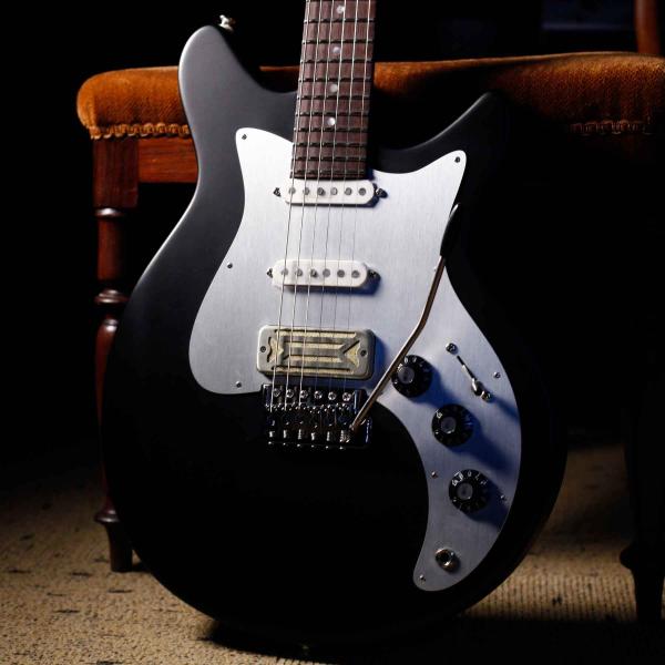 Eastman ソリッドボディーシリーズ“Fullertone” DC‘62が日本初入荷しました。ローステッド・ブラックリンバを使用したオリジナルのワイドシェイプボディ、独自のロングテノン・ネックジョイント方式、美しく切り出されたローステッ...