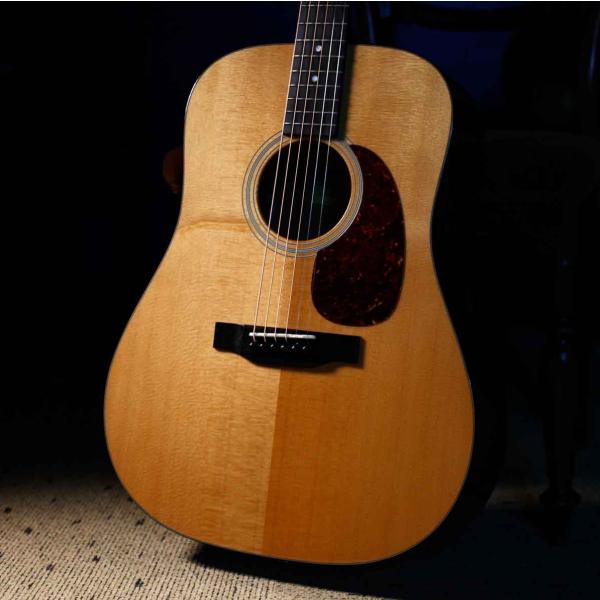 Eastmanのアコースティックギター フラットトップ・シリーズは手頃な価格帯とは思えないサウンドと品質を感じることができます。SPECIFICATIONSBody Top:Solid Thermo-Cured Sitka SpruceBo...