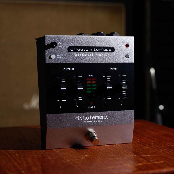 Electro-Harmonix Effects Interface Hardware Plugin は、ギター 用ペダルなどの物理的なエフェクト機器と DAW を、これまでにないほど簡単 かつシームレスに連携させるために開発された、画期的...