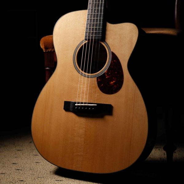 Eastmanのアコースティックギター フラットトップ・シリーズは、Eastman Strings Co., Ltd. が傘下に収めるハイエンドブランド ” Bourgeois Guitars ” のノウハウを各機種に余すことなく反映し、手...