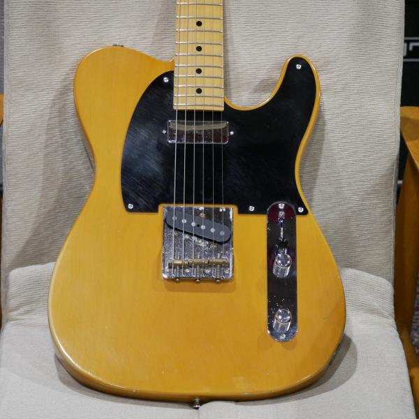 13Nightは1Pアッシュボディの、アーリー50‘sのブラックガード期を彷彿させるモデルです。フロントのミニハムバッカーはDiMarzio DP-240、P-90はオリジナルのVegas ピックアップで、リアは両バージョンとも、オリジナル...