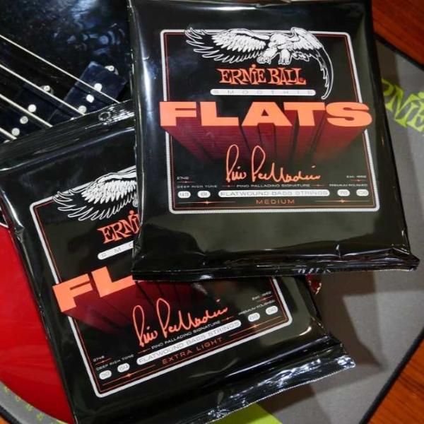 ピノ・パラディーノ氏のリクエストを実現したアーニーボール社のフラット・ワウンド弦。レギュラーチューニング用(2748)とダウンチューニング用(2749)の2タイプが登場となりました。今回は特別にこの2タイプをセット価格にてご案内です。ピノ氏...