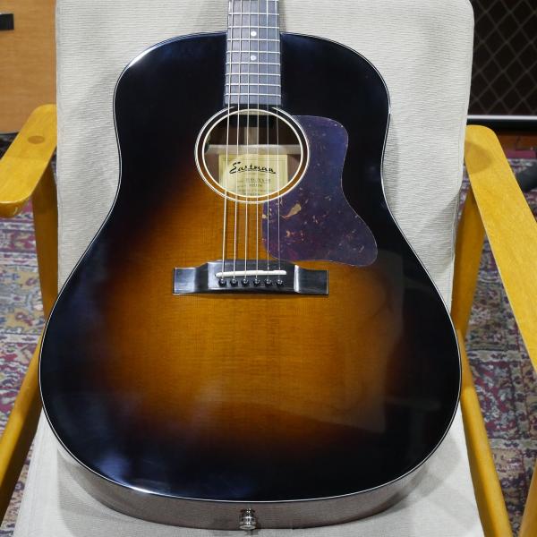 王道のラウンドショルダースタイルから生まれるパワフルな低音と中音域。他のシリーズに比べ若干厚めのネックは安定したトーンを得られます。Fishman Presys VTを搭載し、ライブユースでもレコーディングもOKです。ラウンドショルダータイ...