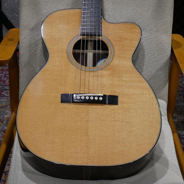 デイナ・ボジョア氏によるハイエンドアコースティックギターブランド “Bourgeois”そのノウハウを受け継ぎ、Eastman Guitar MadeによるDowneast Series Soloist特別にデイナ氏自身が、Eastman ...