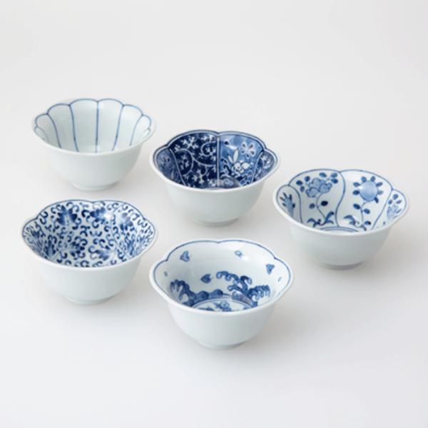 商品説明●染付で表現された５つの和文様。●和え物やデザートの小付・ミニボウルに。商品仕様●セット内容：小鉢ｘ5個●箱サイズ：(約)30×20×5.5cm●商品サイズ：(約)径9×4.5cm(１個あたり)●容量：100ml●重量：0.7kg●...