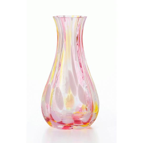 ●津軽びいどろは、豊かな自然と北国の風土に育まれた青森県の伝統工芸品に指定されるハンドメイドガラスです。●かつて津軽半島の西側に広がる七里長浜の砂を材料に、紀元前1世紀から受け継がれてきた「宙吹き」の技法を用いて生み出されたものが始まりです...