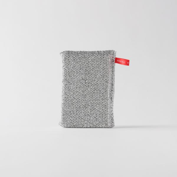 ●クレンザーなしでもガンコな汚れが落とせます。●キズが付きにくいので、テフロン加工のフライパンや魚焼きアミ・ステンレス素材など幅広く対応。■商品仕様■　材質：カバー/PET(アルミ蒸着)・ナイロン　　　　　スポンジ/ポリウレタン　サイズ：約...