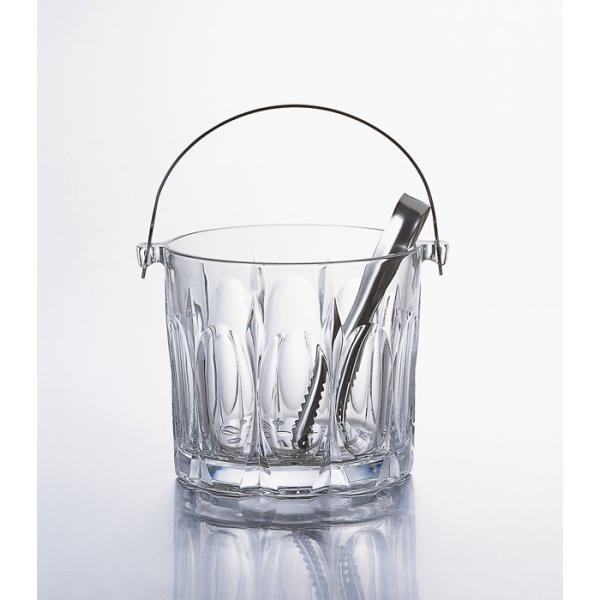 トリニティーアイスペール●容量大き目のアイテムです。●水割りやロックなどお酒に欠かせないアイテムのアイスペール。●使い勝手の良い、カタチとデザインが特長です。●吊り手・トング・水切りはステンレス製で吊り手は取り外し可能です。●1個箱入です。...