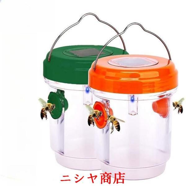 スズメバチトラップは、水や蜂蜜を集めるスズメバチや昆虫を引き寄せるため、春、晩夏、初秋に特に効果的です。 昆虫を誘引するために、水、捕虫接着剤、ビール、その他の材料を加えます。 スズメバチトラップは、庭、果樹園、公園、キャンプなどの屋外環境...