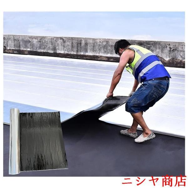 【特徴1】特殊フィルム加工した粘着層付改質アスファルトルーフィングを用いることで、従来の「砂付仕上げ」と比較して、大幅に意匠性が向上した改質アスファルト防水完全常温粘着工法です。【特徴2】粘着層付改質アスファルトシート（1m幅）は、大面積に...