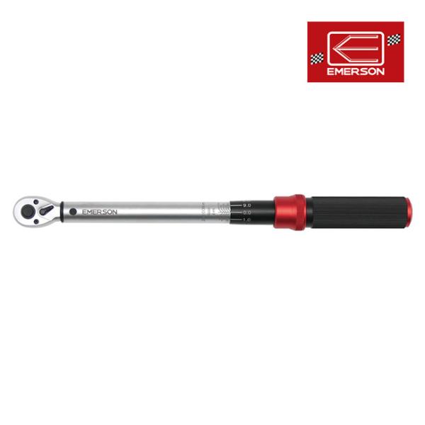 | 商品詳細メーカー：ニューレイトン商品名：エマーソン トルクレンチ 20-100N.m品番：EM-395JAN：4975960121392重量：928g本体サイズ：幅39mm 高さ39mm 奥行き416mm（長さ）トルク対応レンジ：20〜...