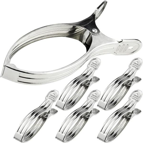 バリエーションコード : 2B205IYLX2・「大口サイズの特大洗濯バサミ」 分厚い布団もしっかり挟める洗濯ばさみです。洗濯量が多くても大丈夫。嬉しい大型ピンチハンガー6個セット。大きく開くので、布団ばさみとしてはもちろん、大型のぬいぐる...